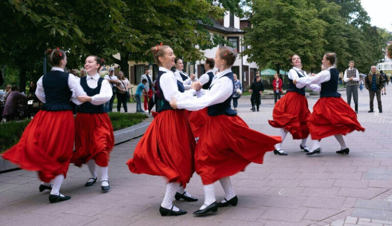 Las Mujeres de Letonia y Estonia: ¿Cómo Son y Qué Las Distingue ...